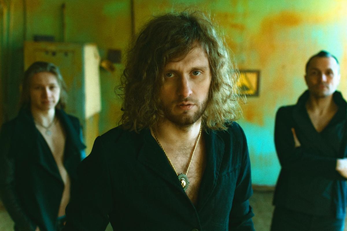 SINOPTIK Release Music Video for New Single "Apple Tree" - REZONATZ